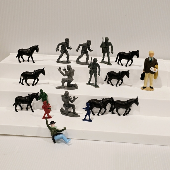 Toys | Green And Black Action Figures Set With Dynamic Posesvintage ...